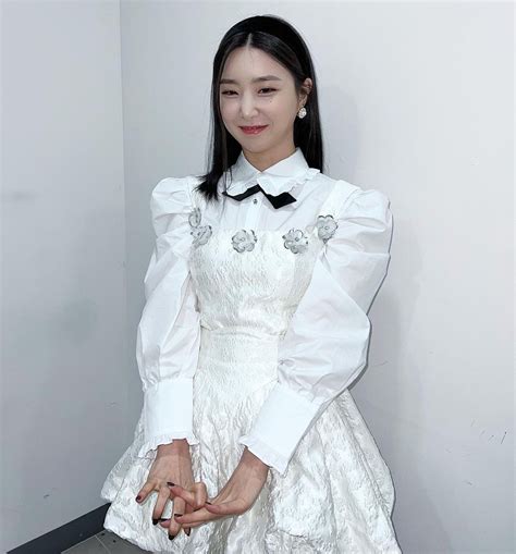 브레이브걸스 유나 현실판 공주 러블리 비주얼 자랑 인스타