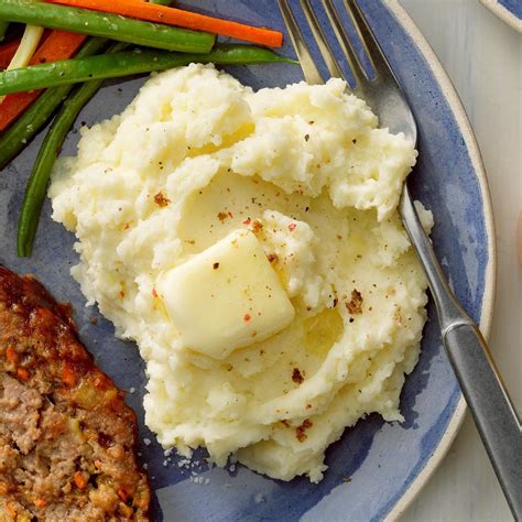 Mashed Garlic Potatoes Readers Digest Canada