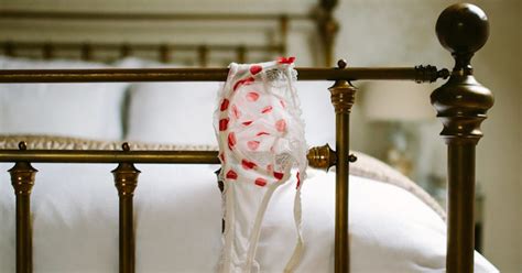 13 Infuriating Bra Problems Every Woman Has Experienced