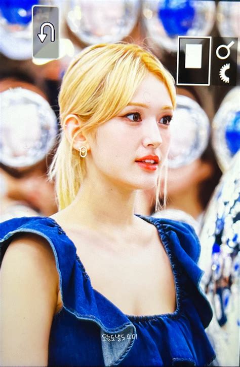 더쿠 오늘자 더현대 글맆 팝업스토어 방문한 전소미