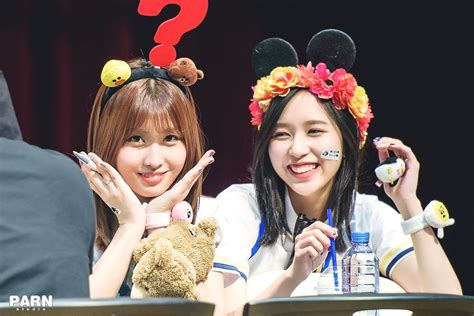 TWICE Hirai Momo And Myoui Mina
