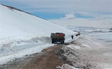 Баян Өлгий аймагт хаагдсан зам давааг нээх ажиллагаа үргэлжилж байна