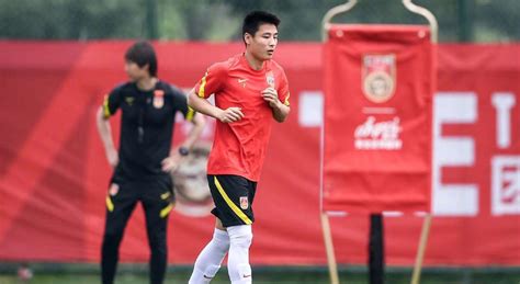 记者：国足队长是吴曦、蒿俊闵和于大宝凤凰网