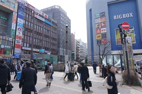 高田馬場駅前ロータリー広場の様子 高田馬場経済新聞