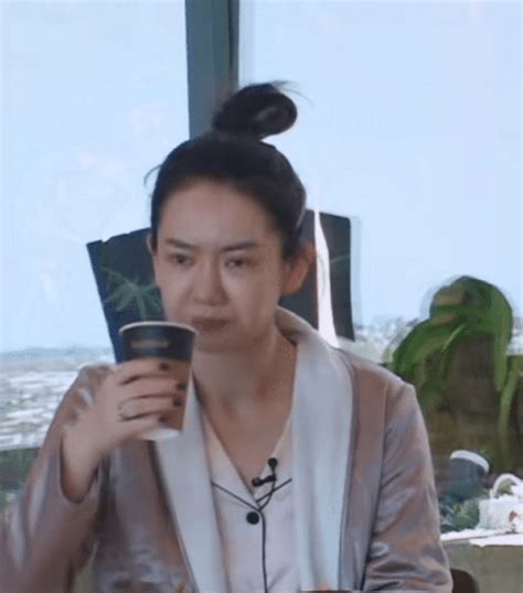 有种“整容”叫戚薇素颜，前后差别太大，不化妆也和普通人一样 搜狐大视野 搜狐新闻