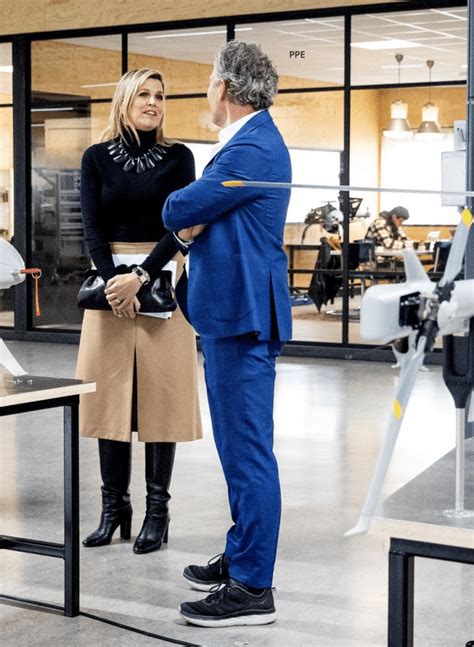 Máxima Laat Mosselketting Thuis Voor Opbouw Bloemencorso Modekoningin