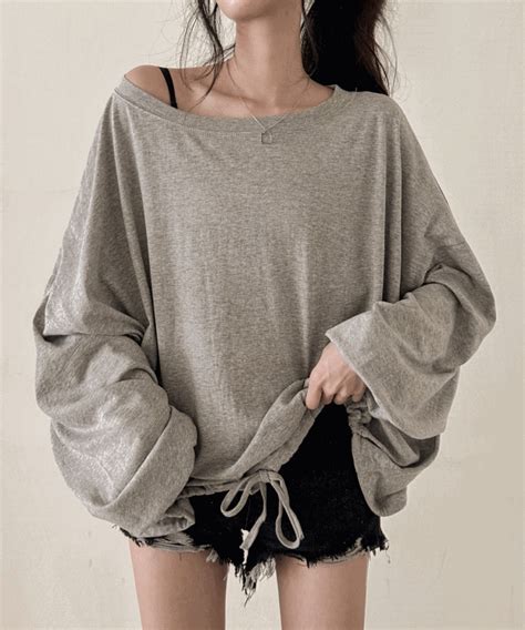 [간절기템 120] 루즈한핏~ 얇은 오프숄더 박시 무지 크롭 긴팔 맨투맨 3c 에이블리