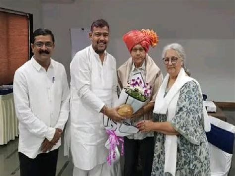 विशाल पाटील यांनी प्रकाश आंबेडकरांची घेतली भेट कृतज्ञता व्यक्त करीत