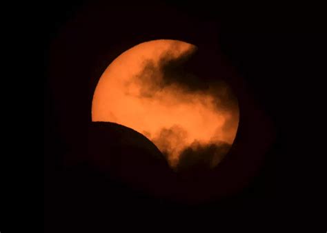 Eclipse solar anular saiba qual o melhor horário para observar e
