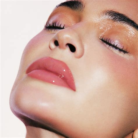 Kylie Jenner Supple Kiss Lip Glaze • Lovable