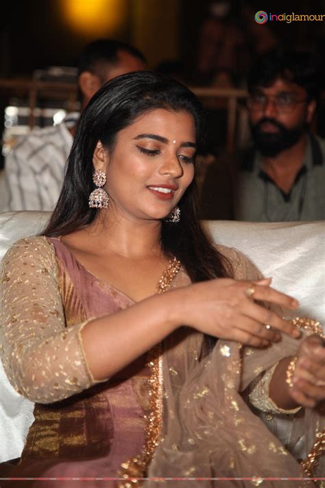 Aishwarya Rajesh Actress Hd Photosimagespics And Stills Indiglamour