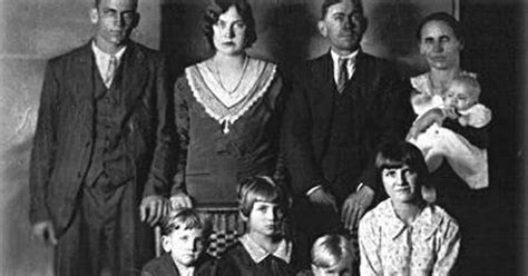 La Historia Detrás De La Siniestra Foto Familiar De Los Lawson La