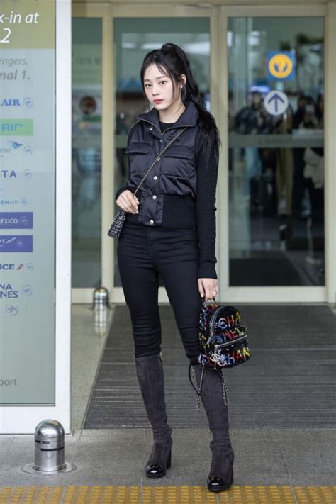 뉴진스 민지 명품 미모 돋보이는 공항패션 Zum 뉴스