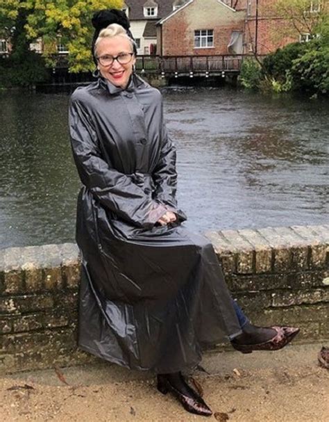 Pin Von Raincoatsreign Auf Grey Raincoat Regenmantel Lack Kleidung Regenkleidung
