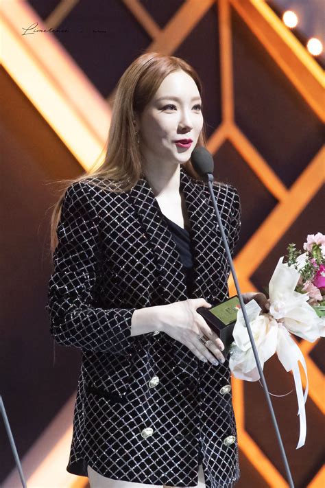 Taeyeon 200130 Seoul Music Awards Manuth Cheks Soshi Site