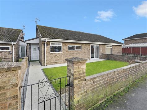3 Bed Semi Detached Bungalow For Sale In Bergen Walk Corby Nn18 £