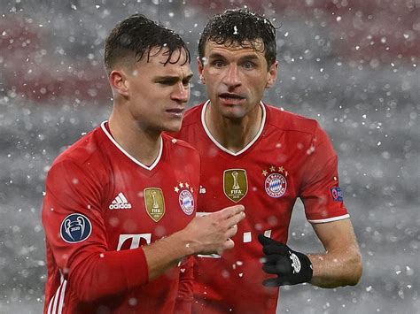 ジョシュア・キミッヒは、バイエルン・ミュンヘンが 3 対 2 で敗れた Psg バイエルン・フットボール・ワークスの前半の途中で、ハンジ