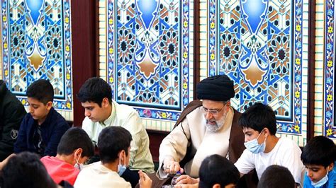 بوسه فرزندان سردار شهید قاسم سلیمانی بر تابوت شهدای خدمت فیلم