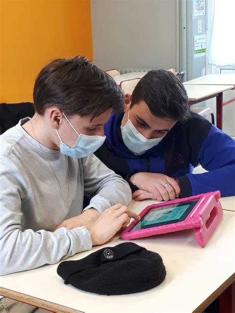 Intervention du Pôle formation UIMM de St Nazaire aux élèves de è volontaires Collège Le