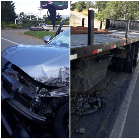 Mulher Fica Presa Nas Ferragens De Carro Após Colidir Contra Caminhão