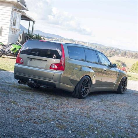 نیسان استیجیا؛ خودروئی که به شدت شبیه جی تی آر است عکس