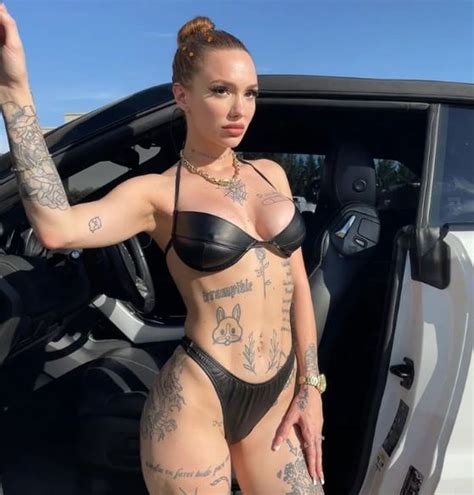 Bien turra La Joaqui impactó con una microbikini negra de cuerina