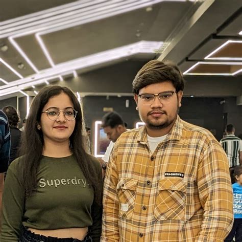 About Dhruvik Modi Medium