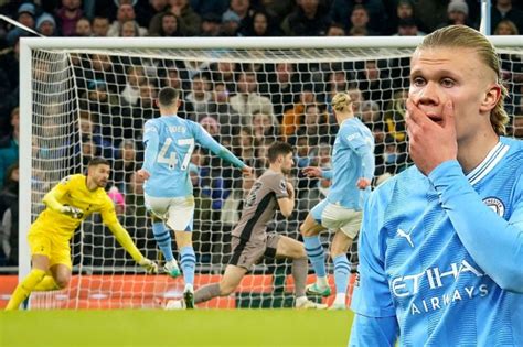 Erling Haaland Misses Astonishing Open Goal For Man City Against