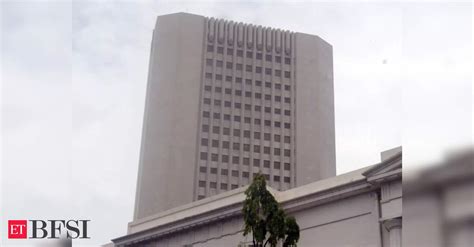 Rbi Categorises 16 Large Financial Entities As Upper Layer Nbfcs Etbfsi