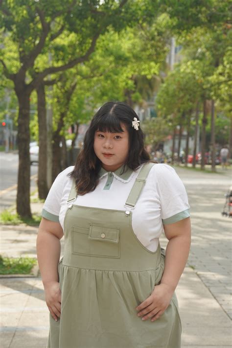 拒絕容貌焦慮！ 一個不修圖的大胖妹有奪耀眼 求蓋一個不修圖的樓！