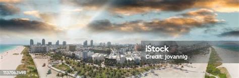 무인 항공기에서 마이애미 사우스 비치 플로리다의 공중 일몰 파노라마 보기 0명에 대한 스톡 사진 및 기타 이미지 0명 건축 고층 건물 Istock