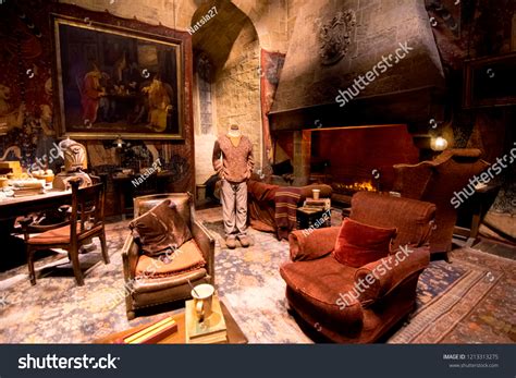 Gryffindor Tower 5 Images Photos Et Images Vectorielles De Stock Shutterstock