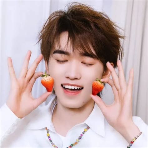 竹已 筆下的男主 一個人間理想一個人間妄想 段嘉許 我也是第一次談戀愛我也是第一次這麼喜歡一個人 可你讓我突然很想試試看