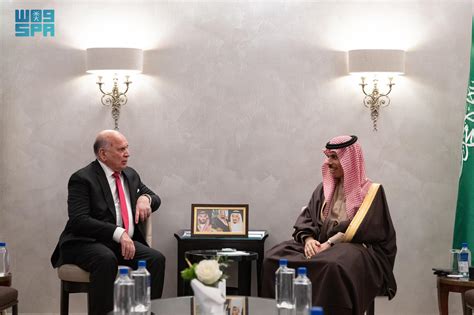 سياسي سمو وزير الخارجية يلتقي نائب رئيس مجلس الوزراء وزير خارجية العراق