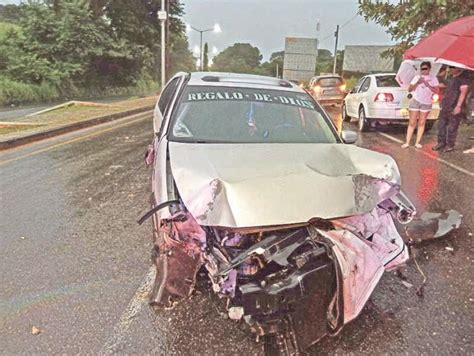 Pierde Control y Choca en la Carretera Periódico El Orbe