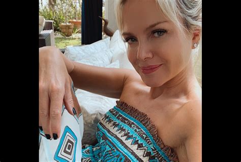 Foto Eliana disse que não pretende voltar a cantar Purepeople