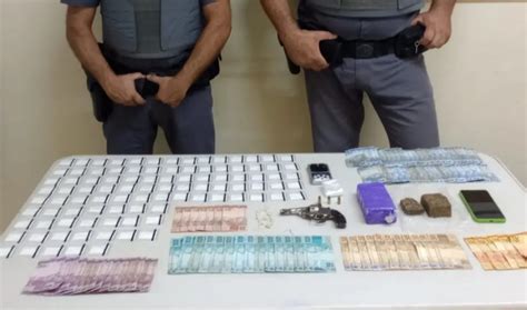 Homem É Preso ApÓs Ser Flagrado Com Drogas E Um RevÓlver Em Cerqueira