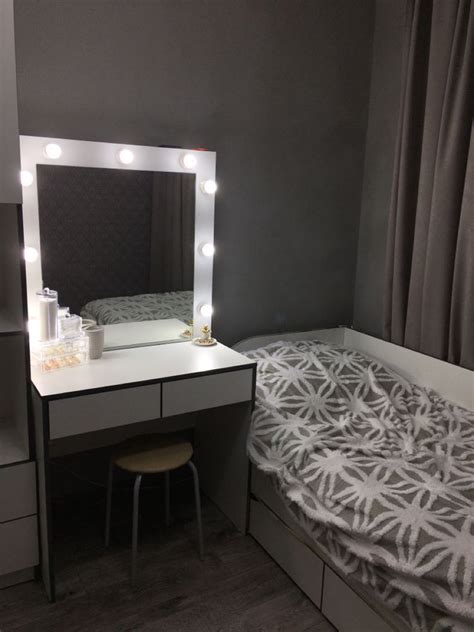 Для тех кто бы хотел увидеть мою комнату Пипец я убралась так чисто