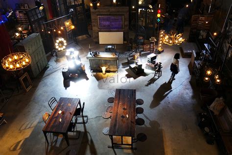 피터의 작업실 인더스트리얼컨셉 인더스트리얼스튜디오 발로 묵직한 매력의 철제와 고재의 디스플레이 스튜디오