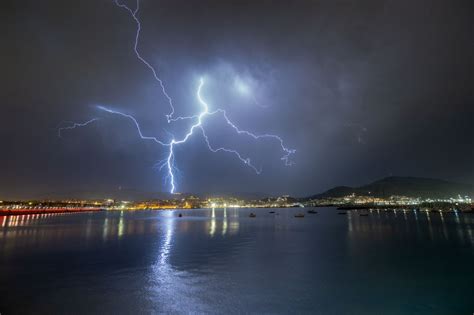 Mañana Más Avisos De La Aemet Por Tormentas Caerán Decenas De Litros
