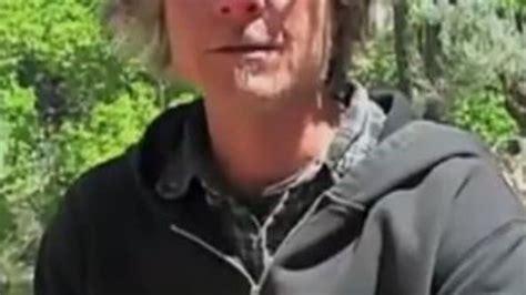 Cet Homme Vit Dans Une Grotte Et Sans Argent Depuis Ans