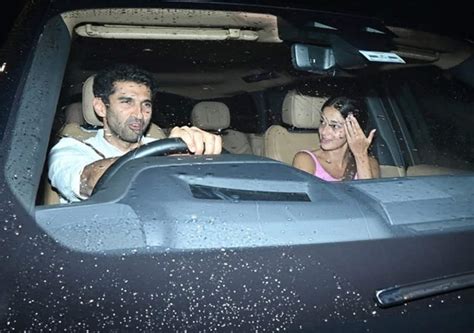 Aditya Roy Kapur Avoids Getting Clicked With Ananya Panday On Their