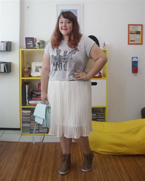 Look Plus Size Cropped E Saia Plissada Penteadeira Amarela