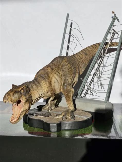 Jurassic Park Breakout T Rex Diorama Statue Chronicle £45000