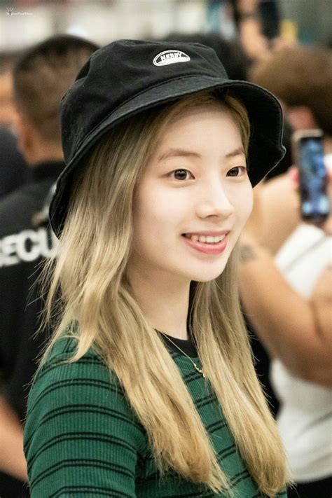 Nayeon Momo K Pop S Girls Kpop Girls South Korean Girls Korean