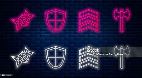 세트 라인 방패 군사 계급 일본 닌자 수리검 및 중세 도끼 벽돌 벽에 빛나는 네온 아이콘입니다 벡터 갈매기표 수장에 대한 스톡 벡터 아트 및 기타 이미지 Istock