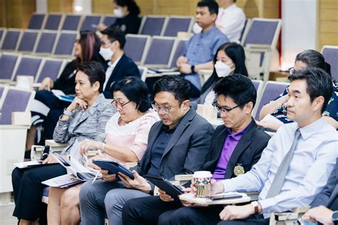ประชุมคณะกรรมการติดตามและประเมินผลการปฏิบัติงานของมหาวิทยทาลัยศรีนครินท