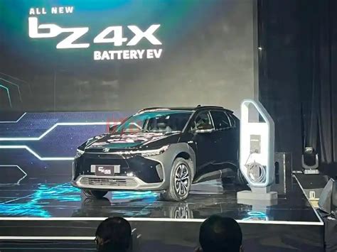 Toyota Bz4x Resmi Diluncurkan Harga Nyaris Rp 1 2 Miliar