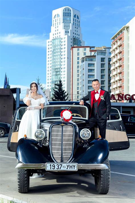 Хэйзел Манай аав ээж ерөөсөө пост оруулдаггүй Би л хуримын зураг бичлэгийг нь оруулахаас