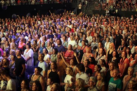 In Beeld Natalia Sloot Reeks Concerten In De Proximus Pop Up Arena In